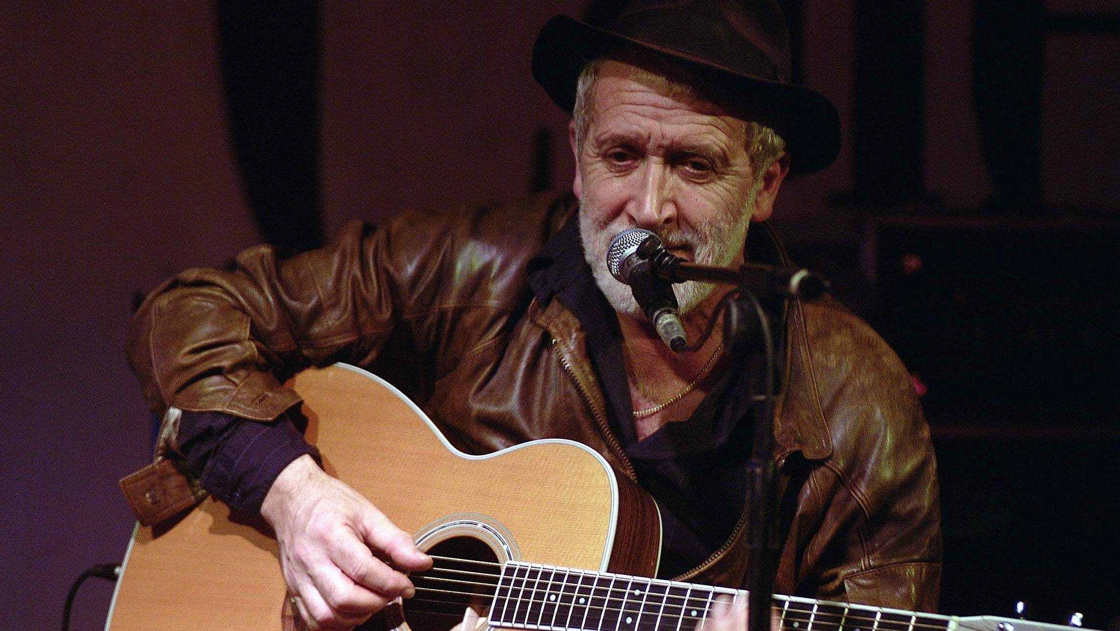 Former King Crimson singer and bassist Gordon Haskell has died aged 74 ...