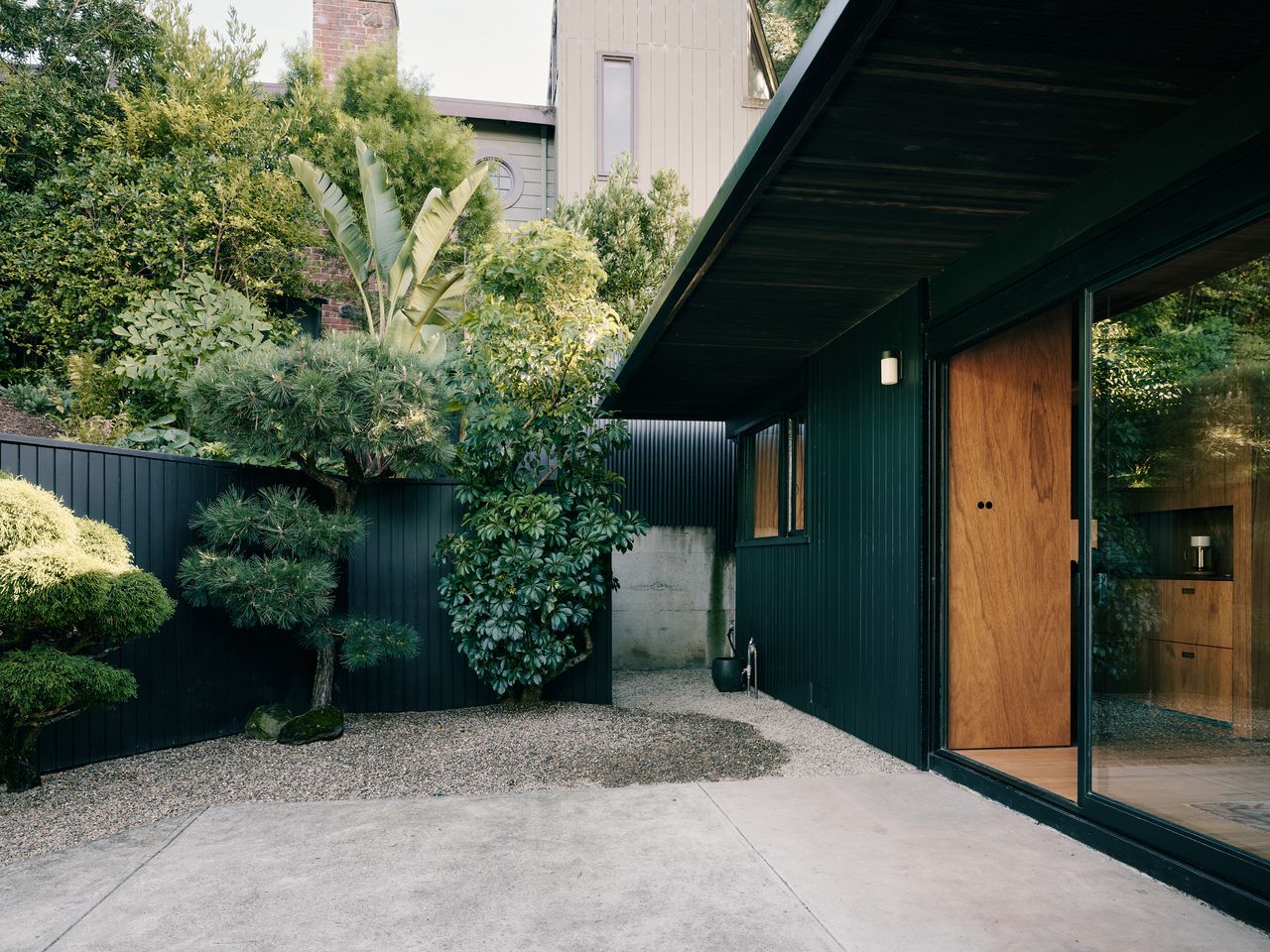 A midcentury modern gem by architect Roger Lee gets a sensitive ...
