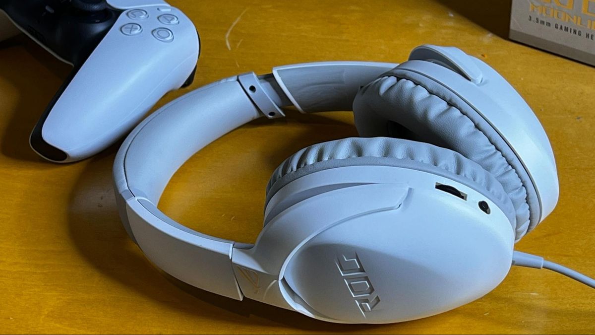 Asus ROG Strix Go Core Gaming Headset Review: Cool Look, Middling Sound ...