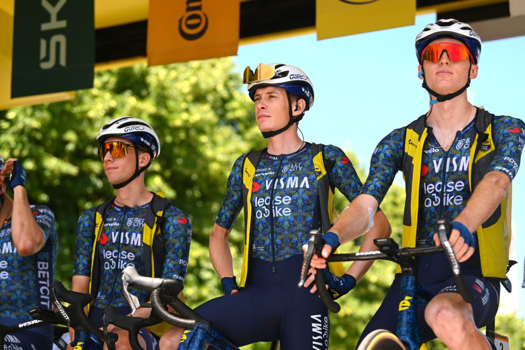 As it happened: a new race leader after a solo Alpine attack in the ...