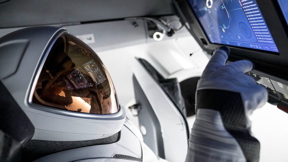 SpaceX's Polaris Dawn astronauts will make a daring trek into Earth's ...