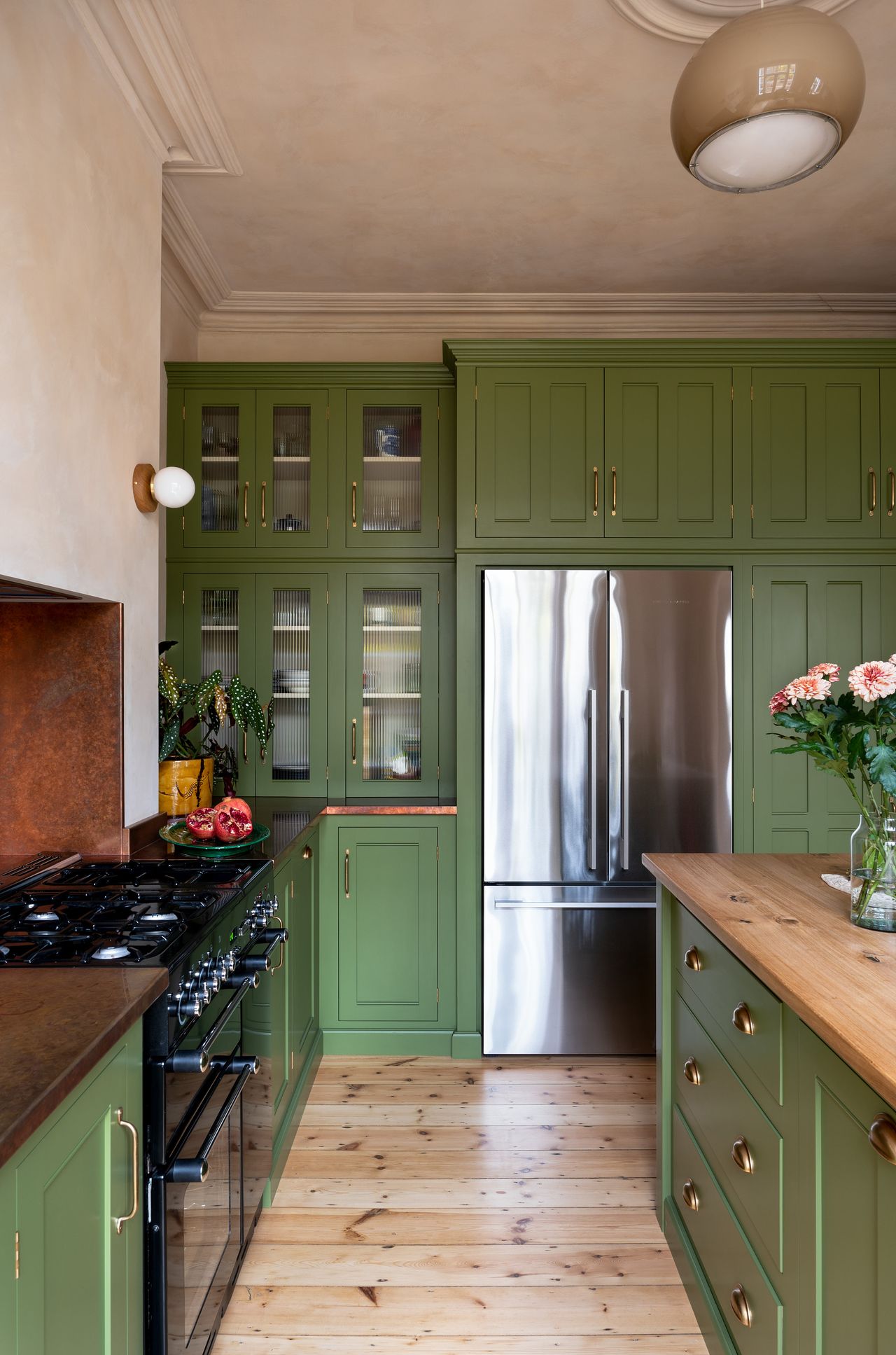 Experts love the pink and green kitchen trend | Homes and Gardens