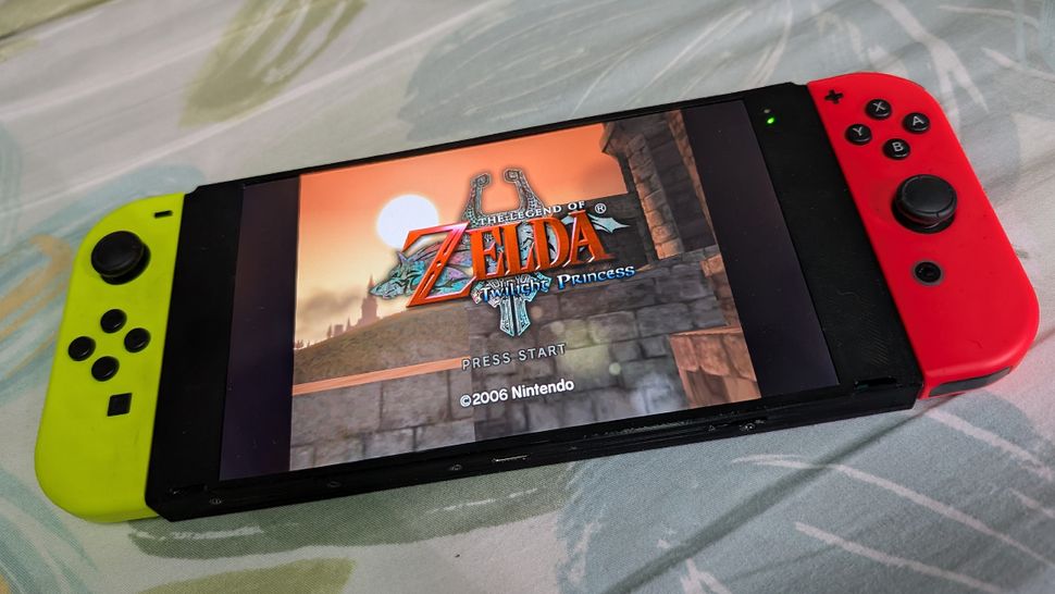 This Raspberry Pi handheld emulator looks like a Nintendo Switch but it ...