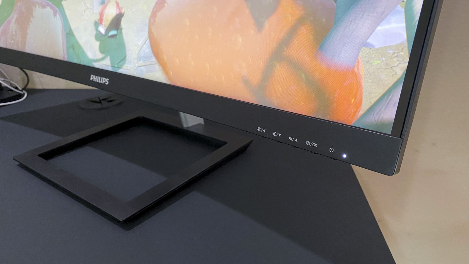 Philips 328E1CA Curved Monitor review: 4K goodness without the 4K price ...