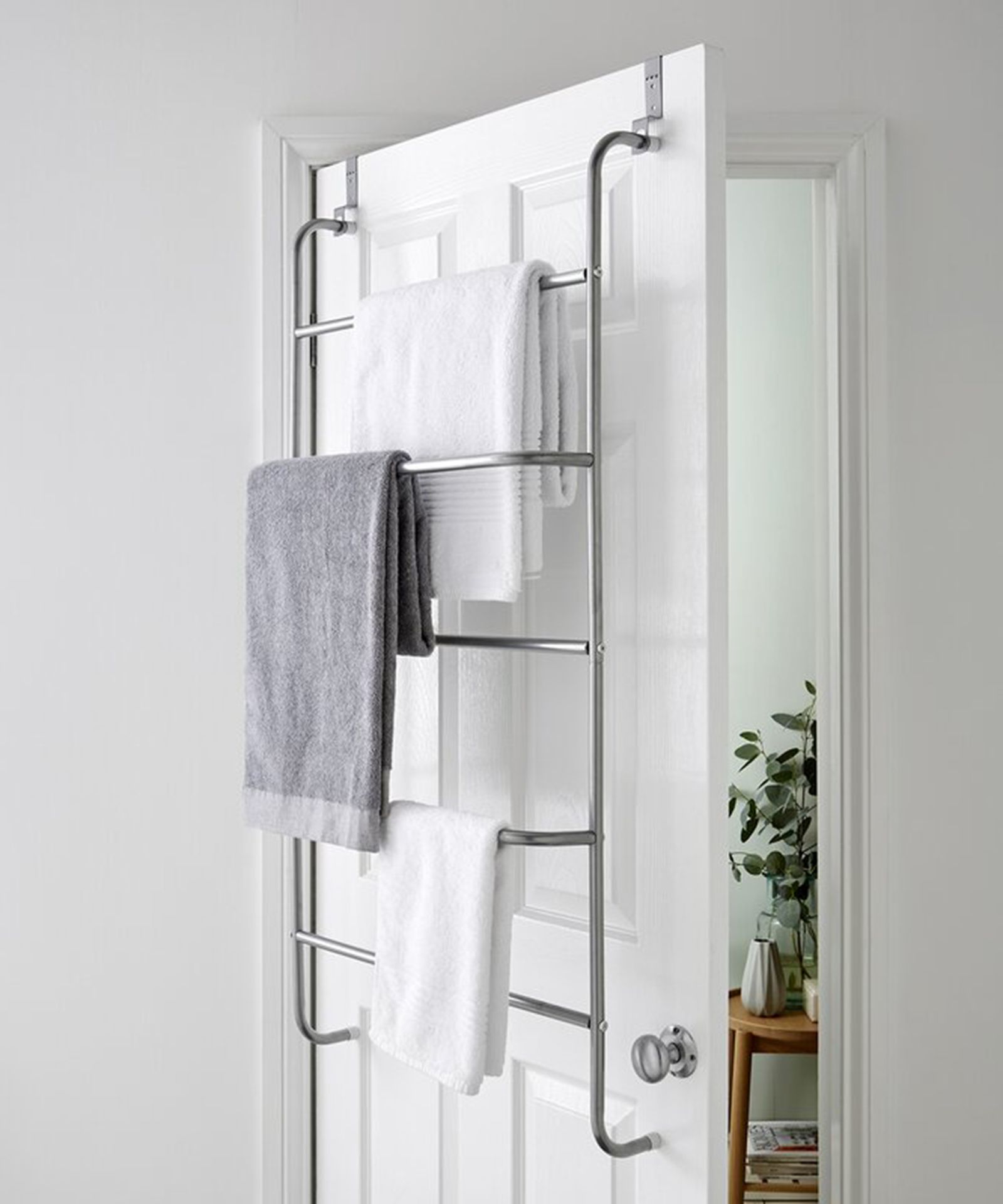 Towel storage – 26 ideas to keep washcloths organized | Real Homes