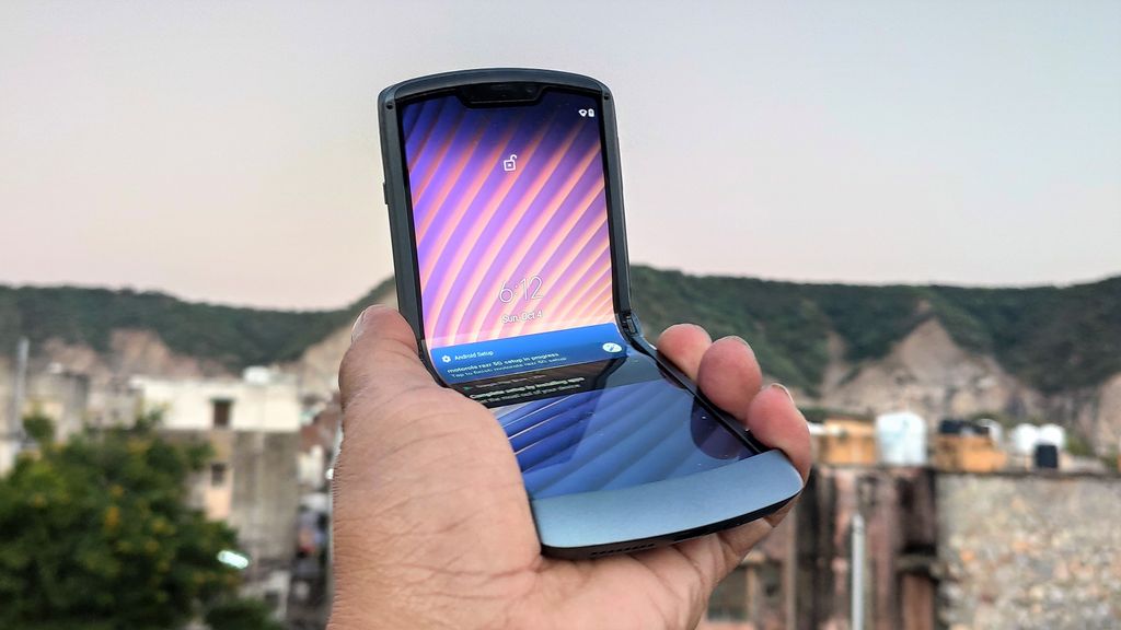 Moto Razr 3 Could Get Larger Screen Along With Snapdragon 8 Gen 1 moto-razr-3-could-get-larger-screen-along-with-snapdragon-8-gen-1