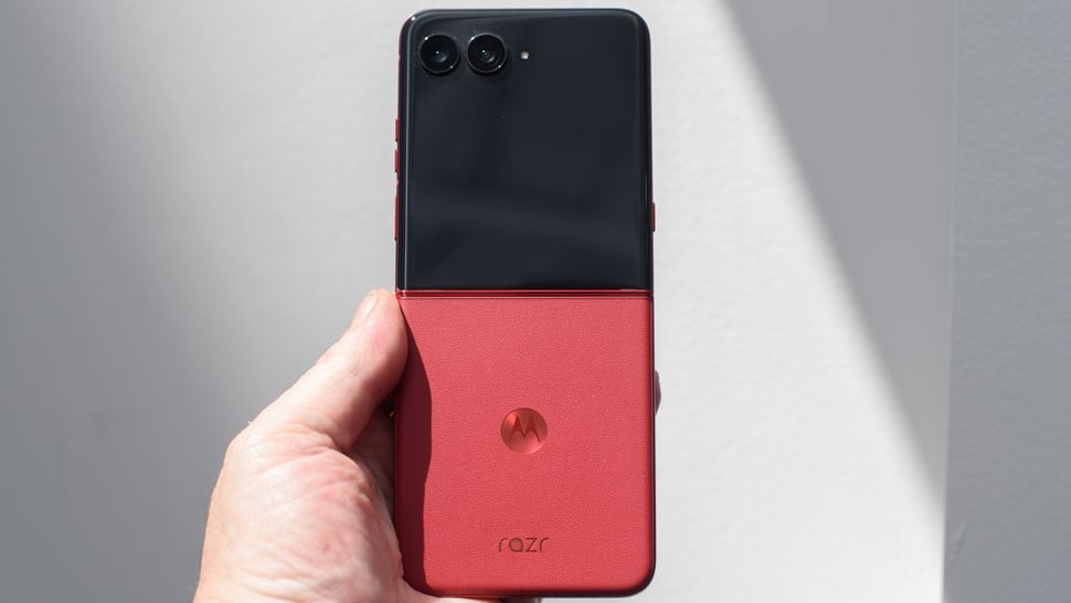 I've reviewed 100s of phones and the new Motorola Razr comes in colors ...