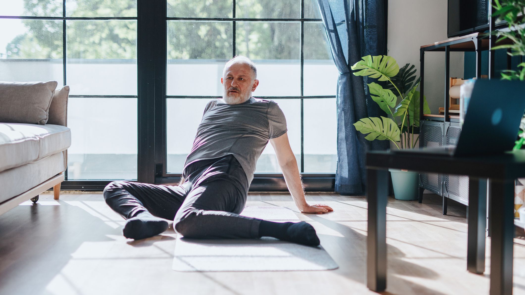 A physical therapist recommends improving your hip stability and ...