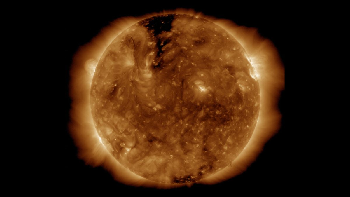 The sun's atmosphere: Photosphere, chromosphere and corona | Space