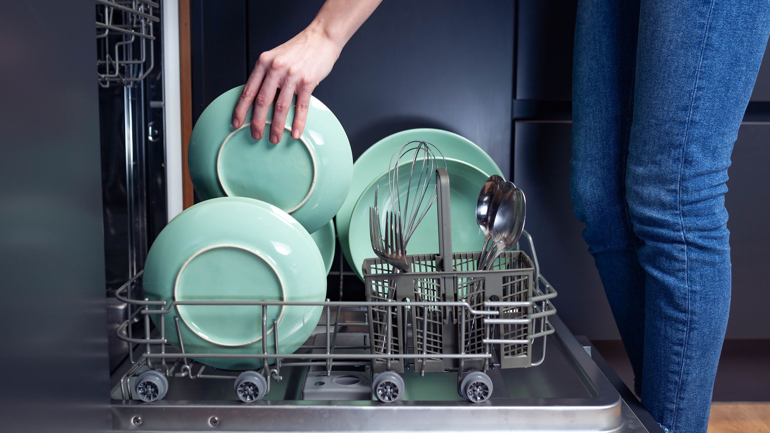 Dishwasher vs washing by hand — which is cheaper? | Tom's Guide
