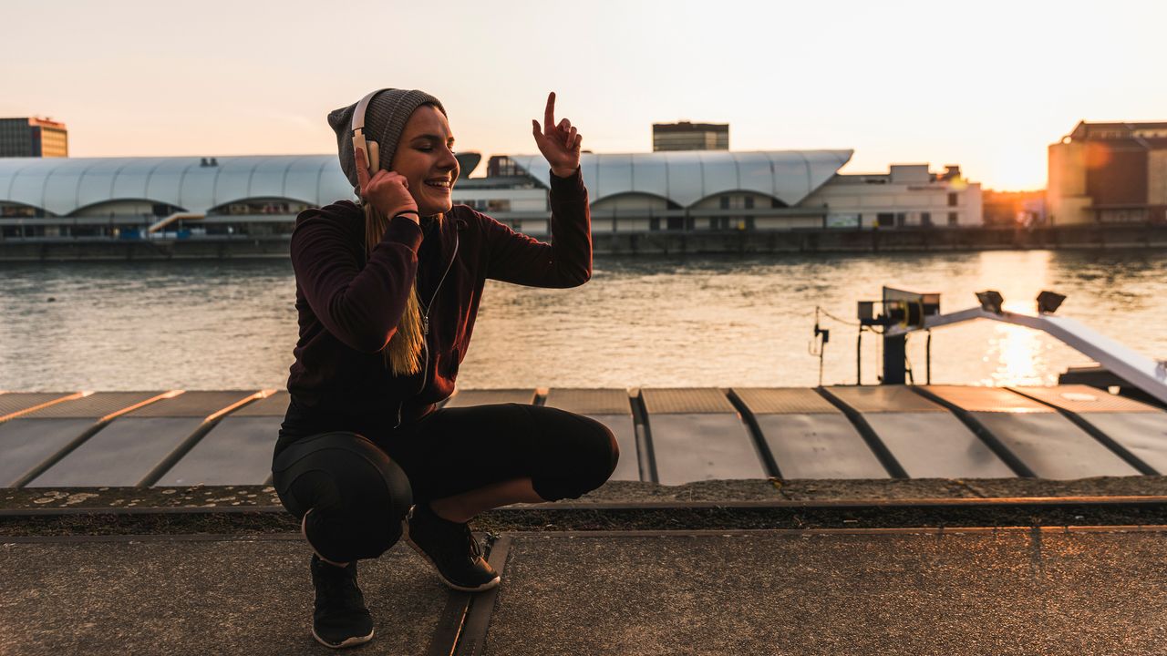 EVERYONE should learn to hold a deep squat position to get fit and live ...