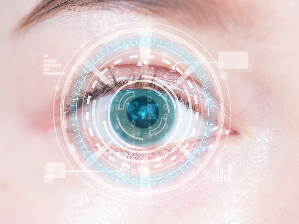 Smartphone-Connected Contact Lenses Give New Meaning to 'Eye Phone ...