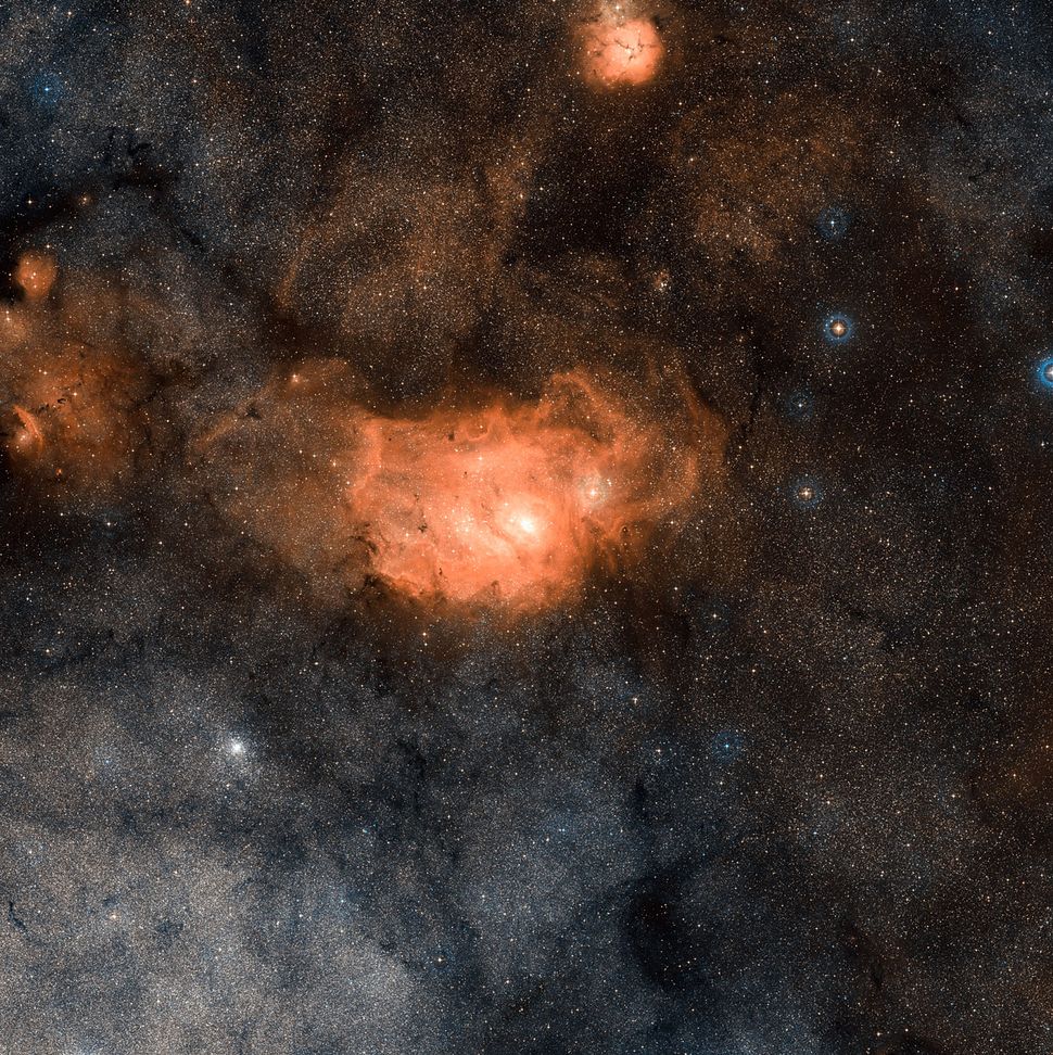 Cosmic Lagoon Shines in Spectacular Views from Very Large Telescope ...
