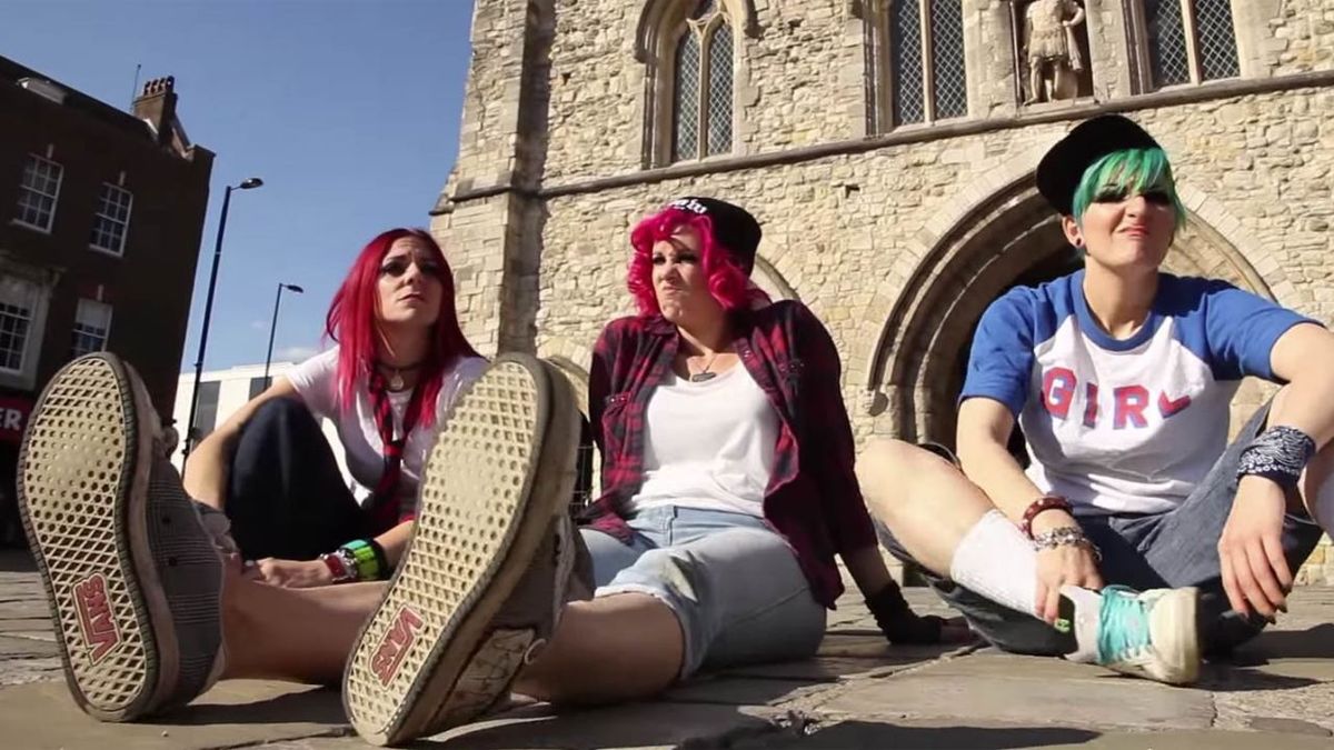 Lounge Kittens release Pop Punk Medley promo | Louder