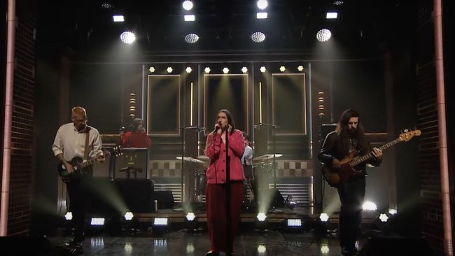 Watch London post-punks Dry Cleaning perform on The Tonight Show ...