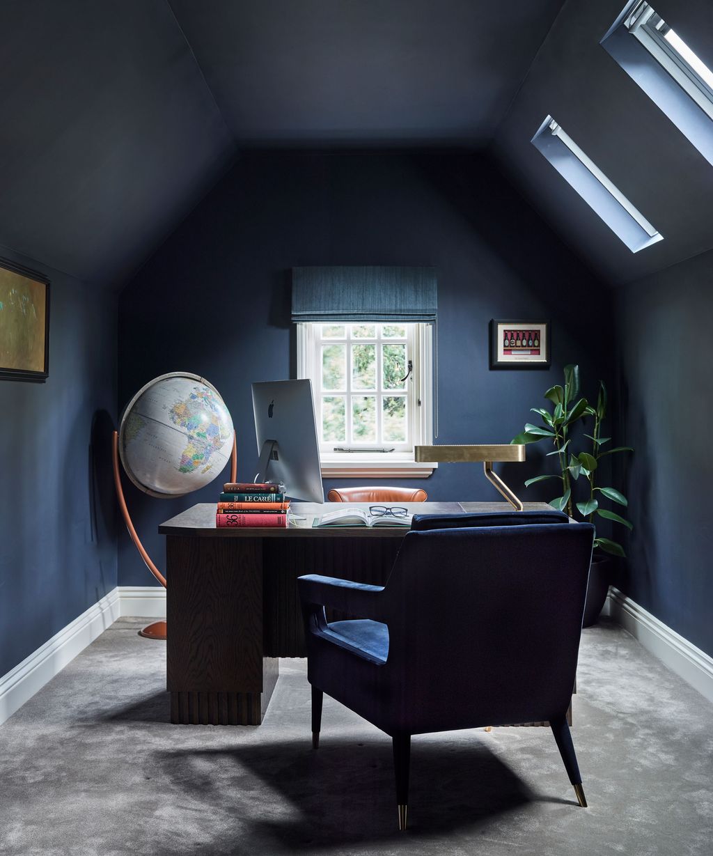 What are the best dark colors for small rooms? Expert tips | Homes and ...
