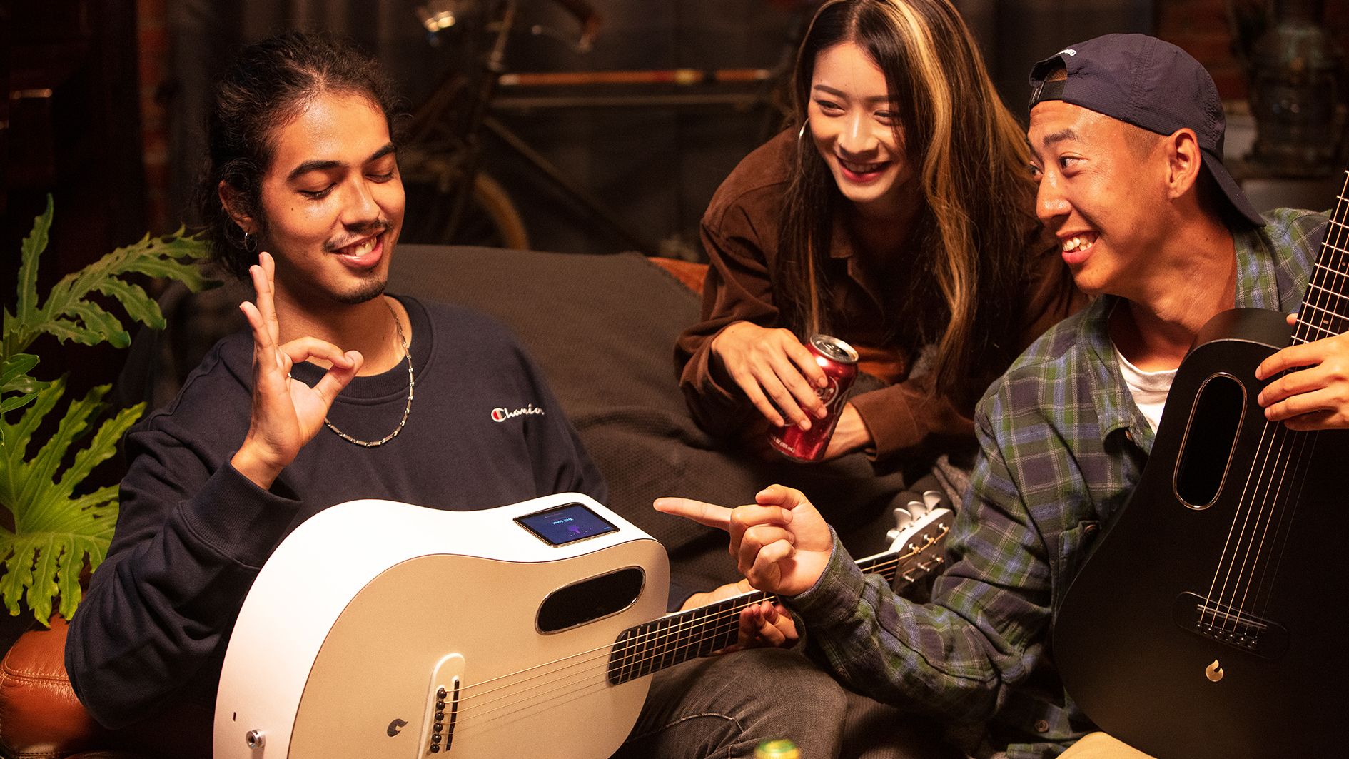 Lava Music's new Blue Lava is a touchscreen-equipped smart guitar with ...