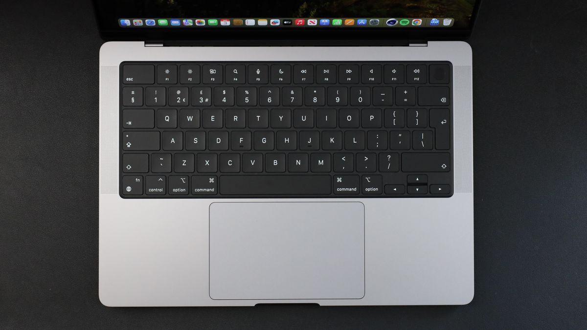 Apple MacBook Pro 14 (M3, 2023) review: goodbye touchbar | Digital ...
