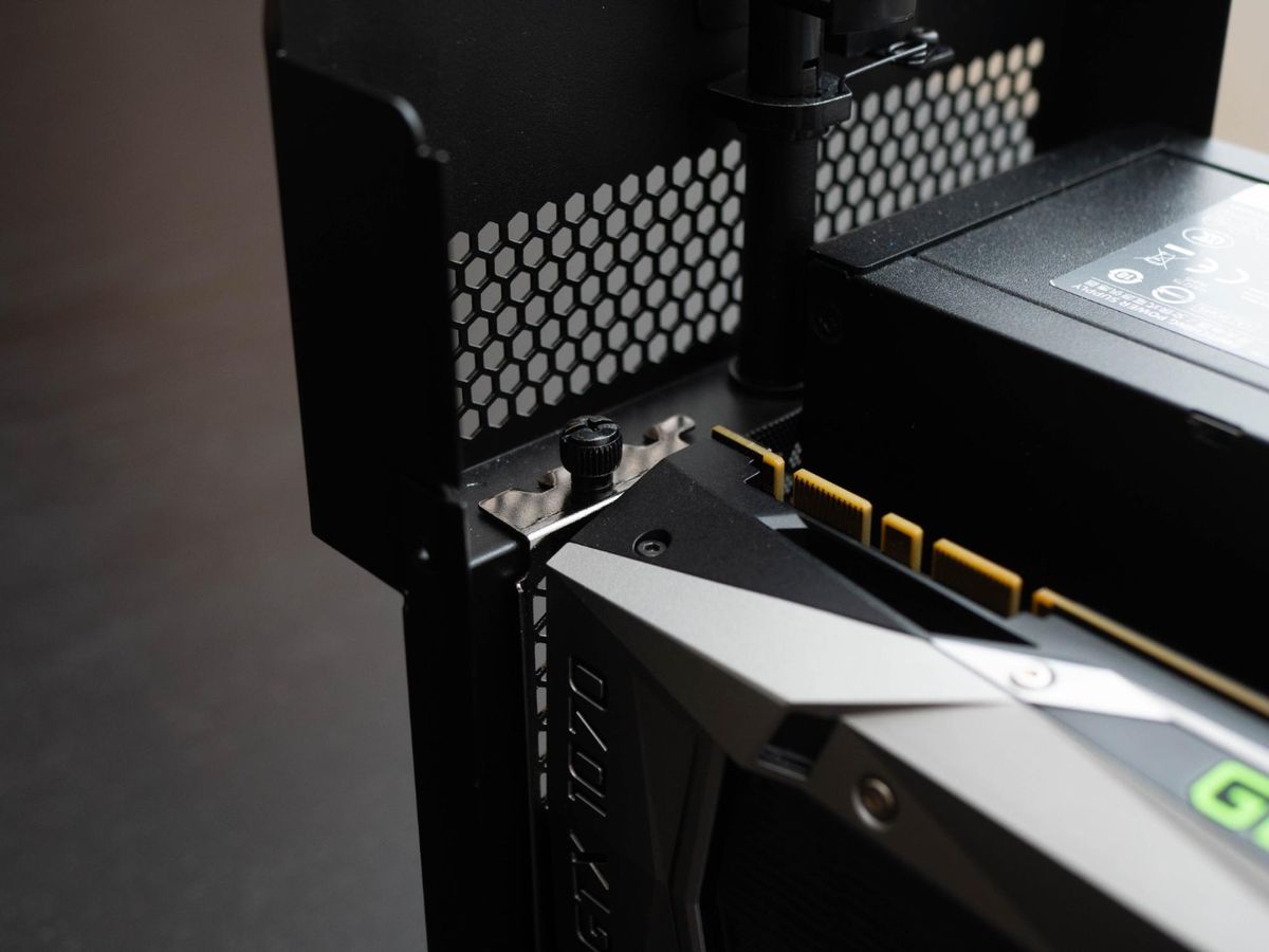 Razer Core X Review: Affordable eGPU Performance - Tom's Hardware | Tom ...