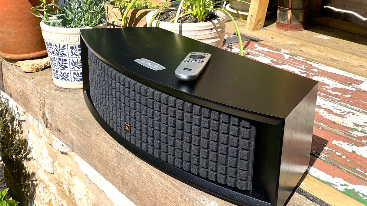I just tested JBL's new retro-style speaker — and the sound is stunning ...