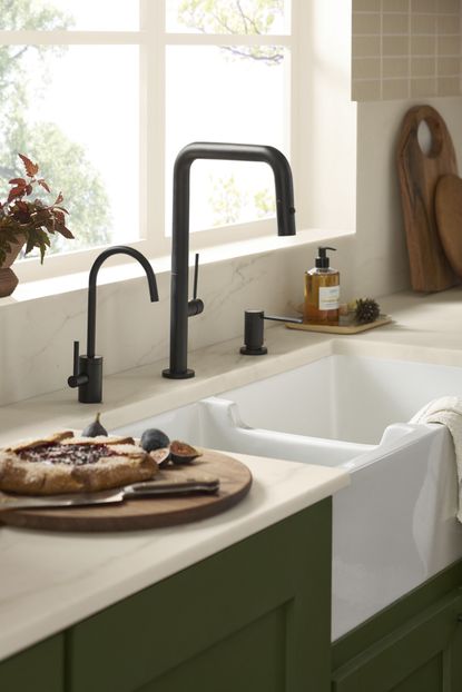 10 kitchen faucet trends for 2023 - finishes, shapes, styles | Livingetc