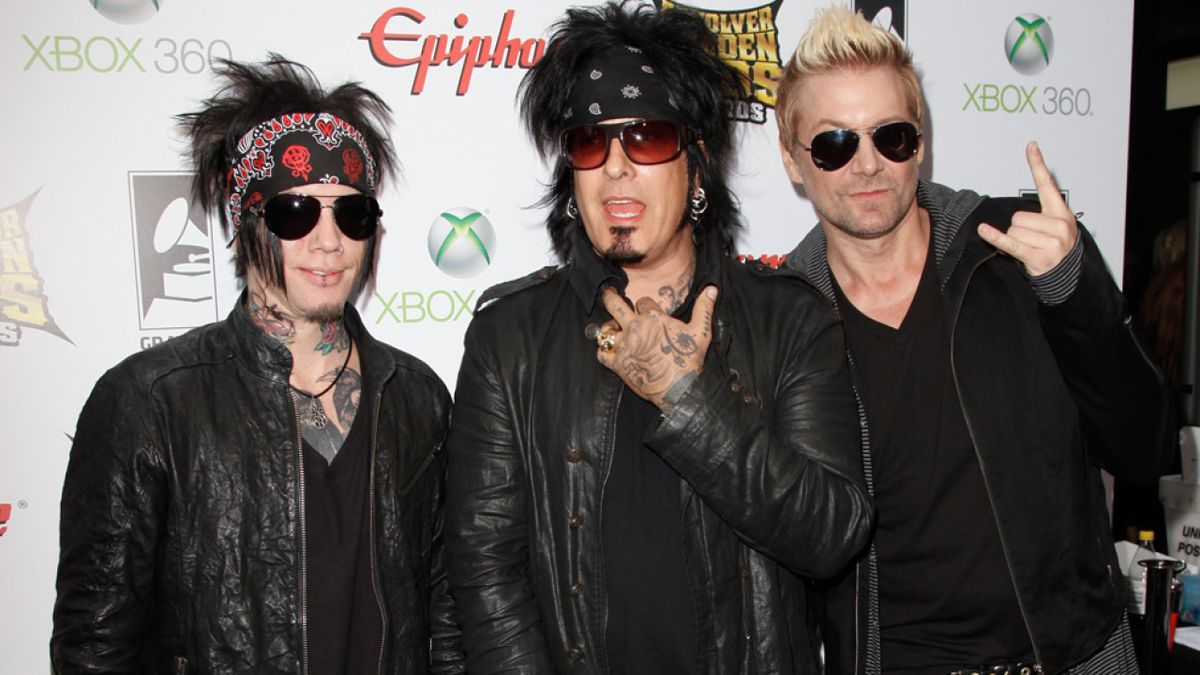 Sixx AM get ready to go | Louder
