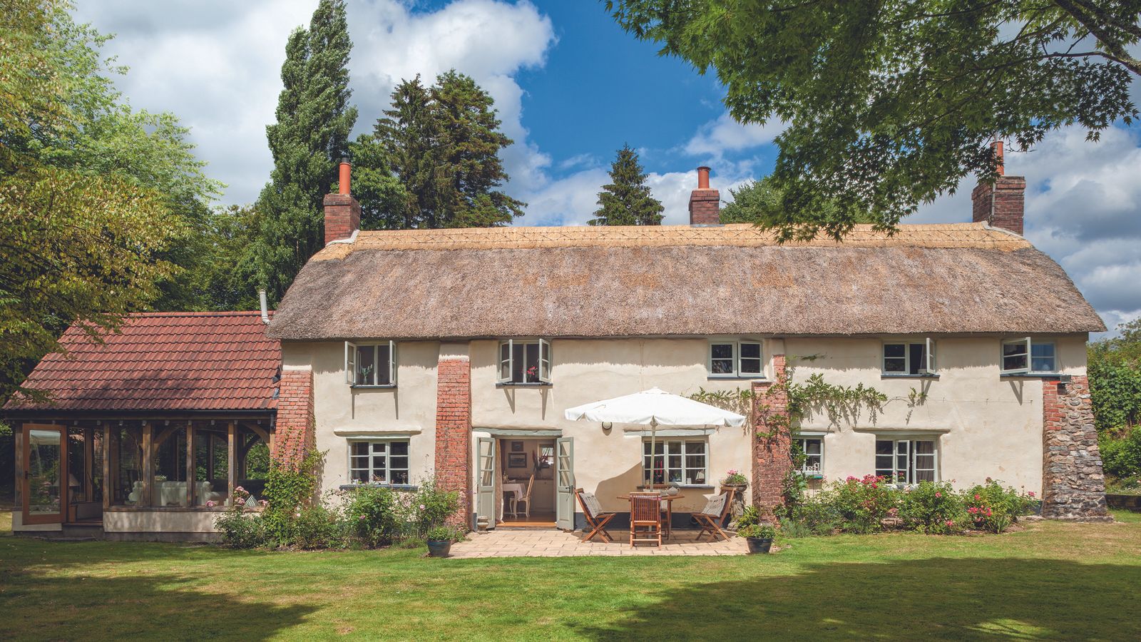 Real home: a pretty thatched house in Devon gets an update | Real Homes