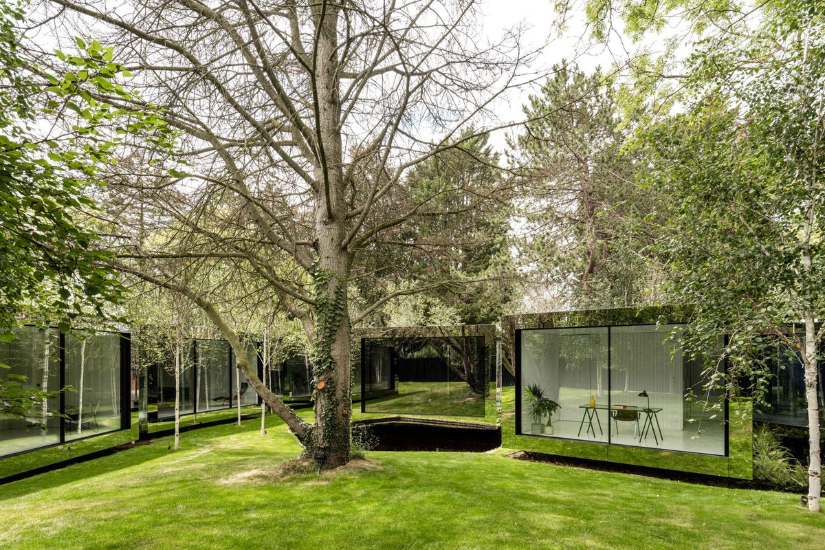 How this ‘invisible’ self build uses mirrors to disappear into ...