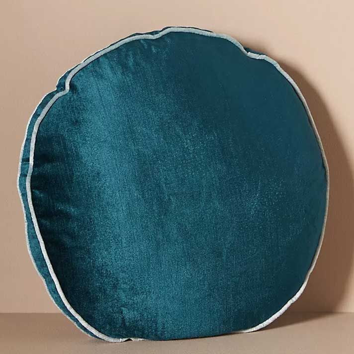 This pillow trend is modern, minimalist and makes your couch look more ...