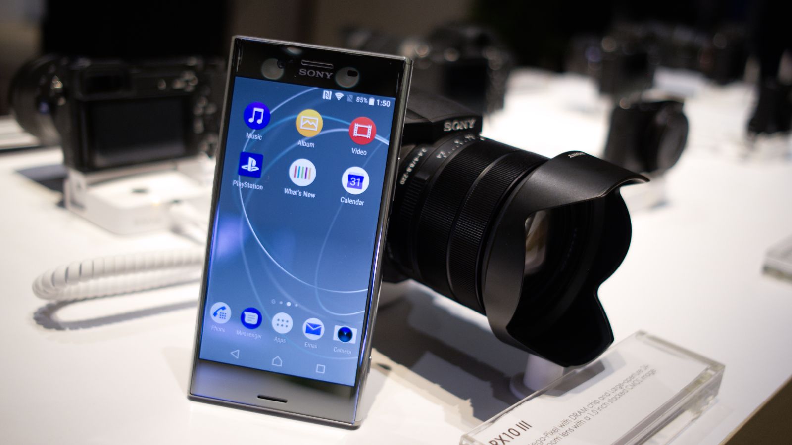 Sony really needs to follow Samsung and LG with longer phone displays ...