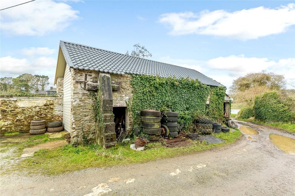 A magnificent ten-bedroom country house in Devon for sale at a ...