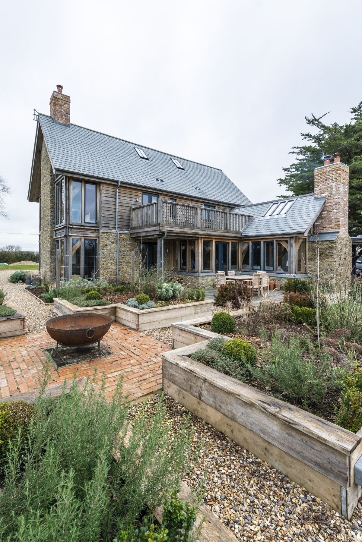 Path edging ideas: Tidy a garden walkway with smart designs | Homebuilding