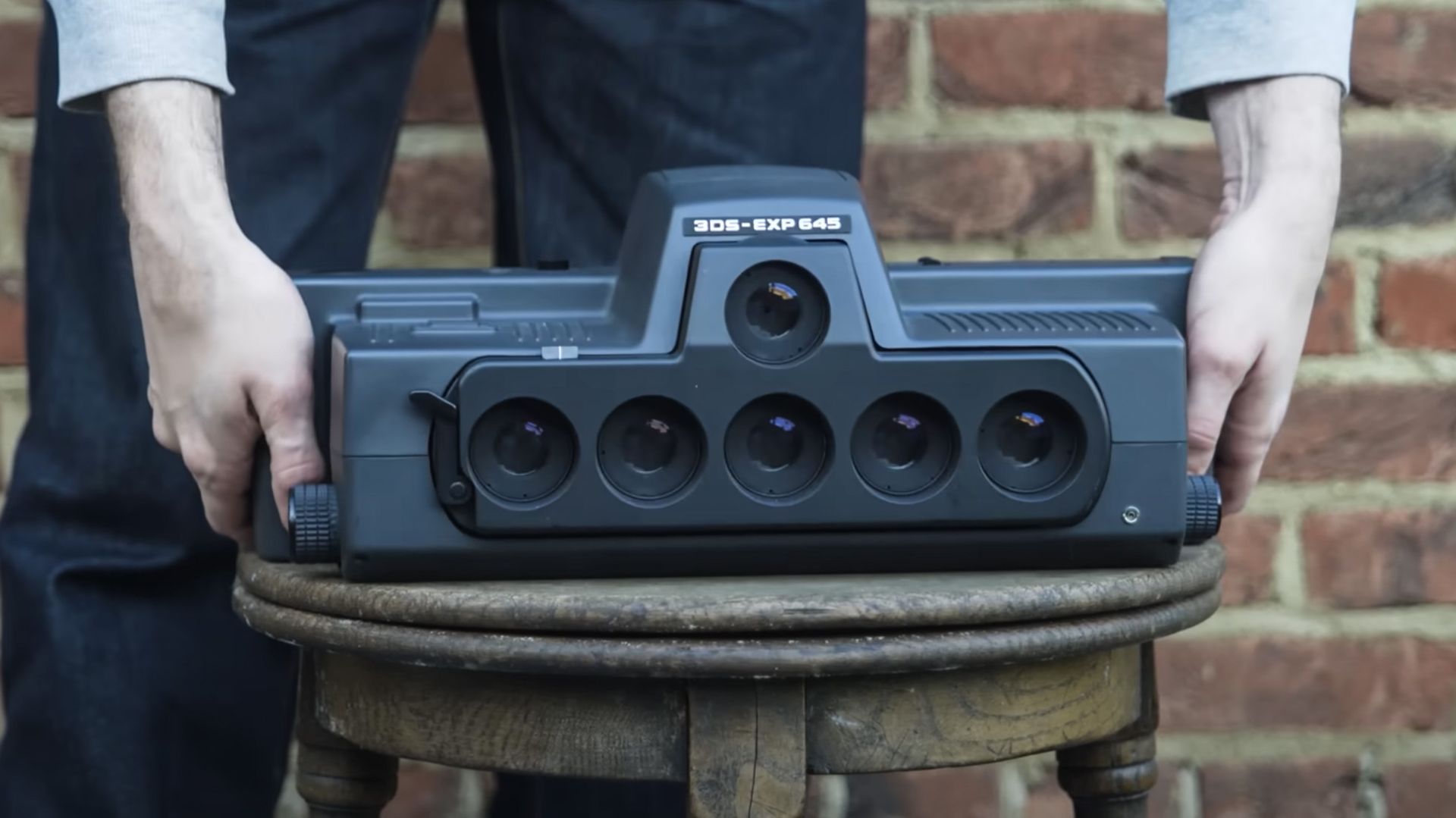 This six-lens analog camera is so strange, even the Internet’s stumped ...