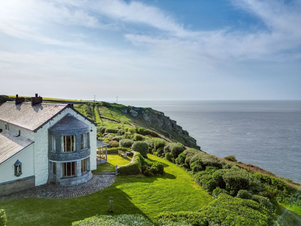 John Le Carré's spectacular clifftop home in Cornwall has come on to ...