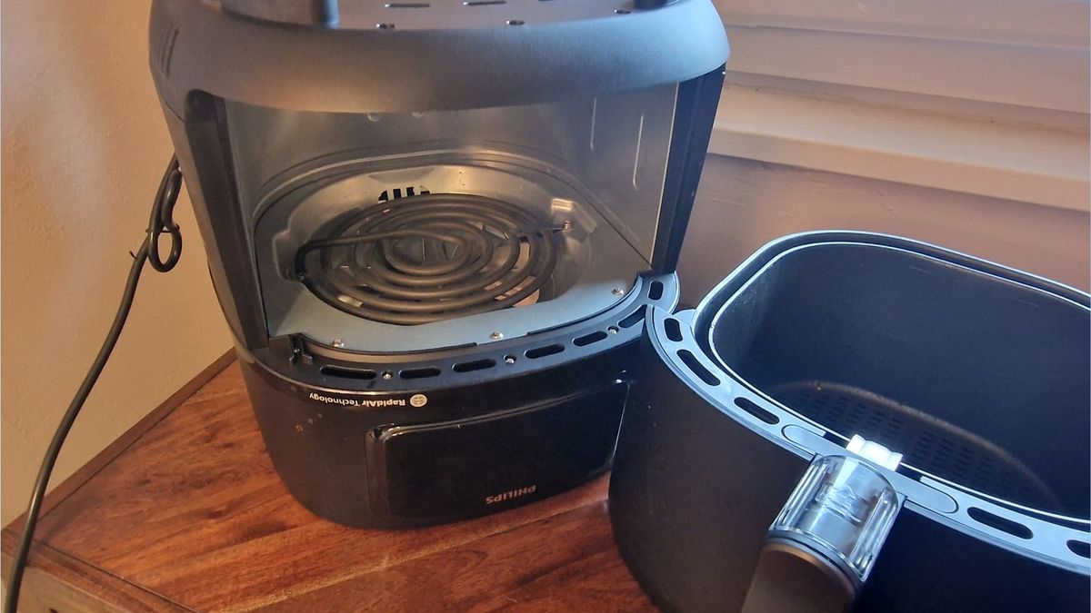 How to clean an air fryer heating element | Tom's Guide