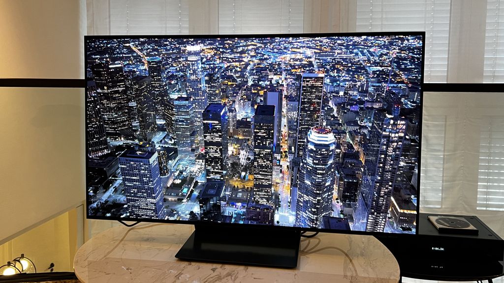 I tried Samsung's new small OLED TV, and it's a winner despite lacking ...