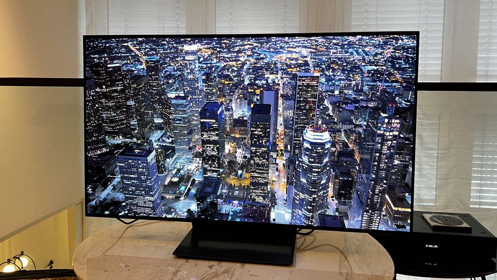 I tried Samsung's new small OLED TV, and it's a winner despite lacking ...