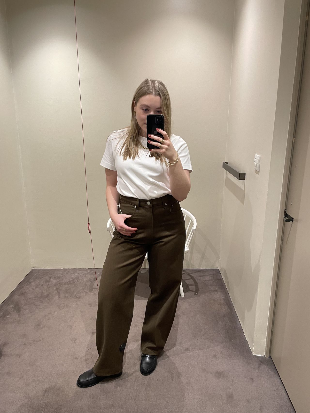 I Just Tried On So Many Barrel-Leg Jeans—These Are the Very Best | Who ...