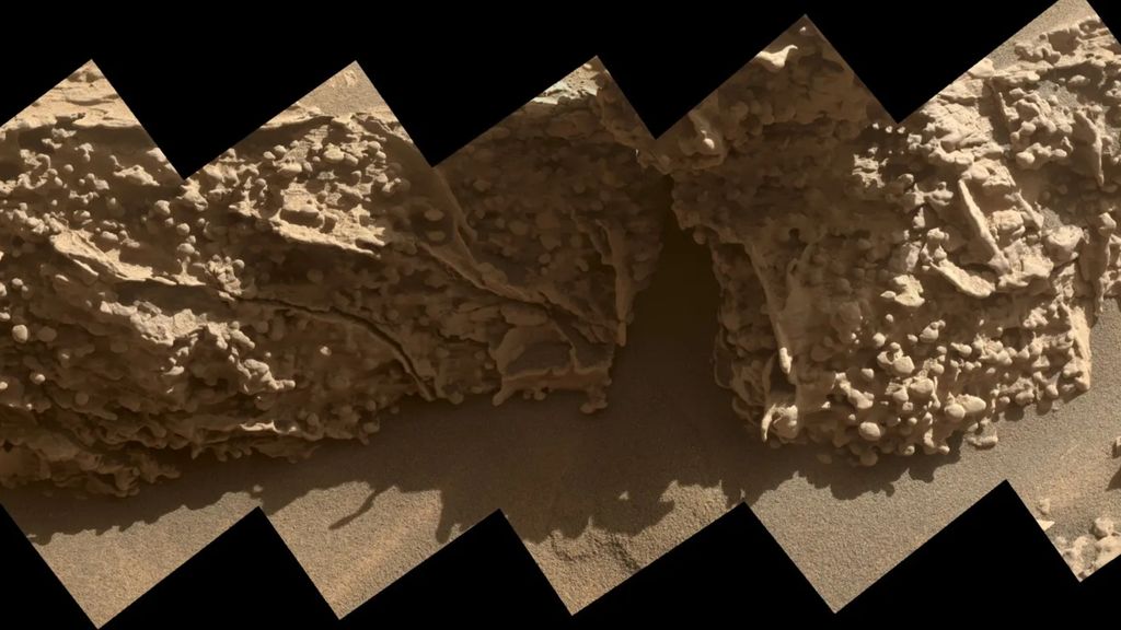Giant 'spiderwebs' on Mars contain tiny egg-like structures that ...