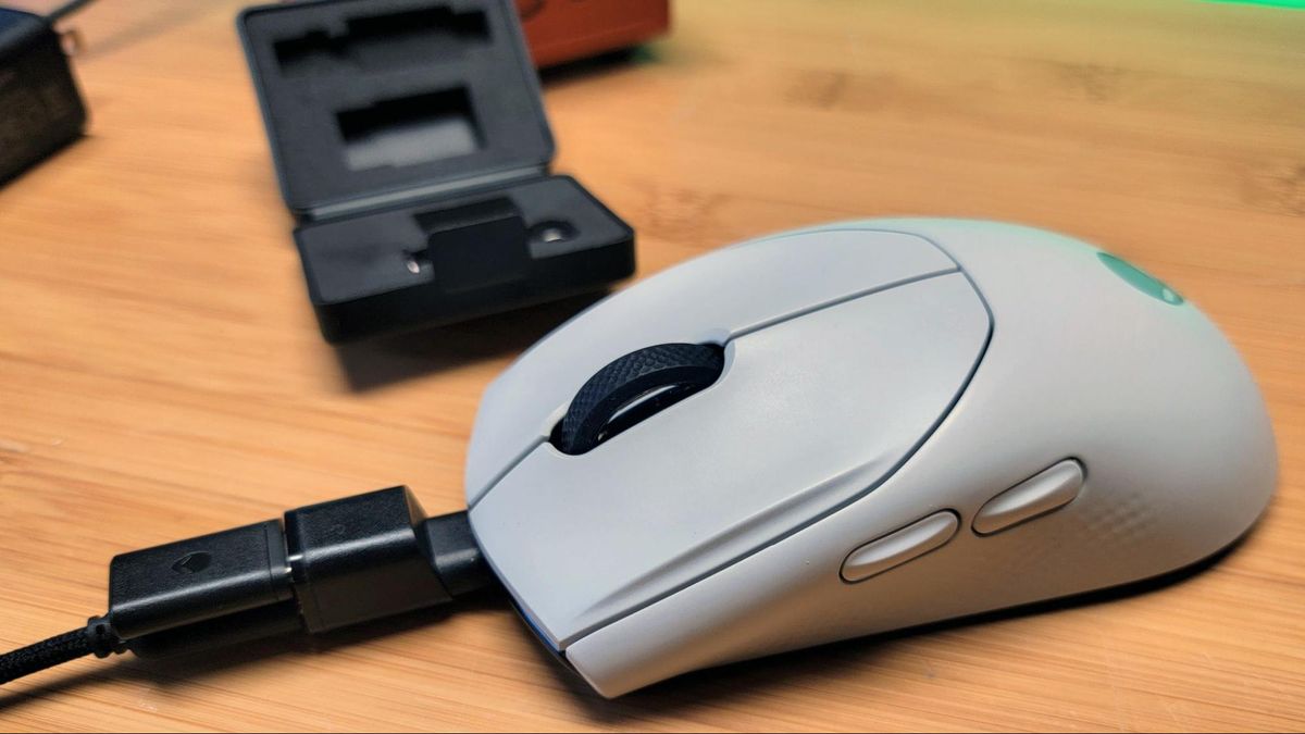 Alienware Tri-Mode Wireless Gaming Mouse (AW720M) Review: Expensive ...
