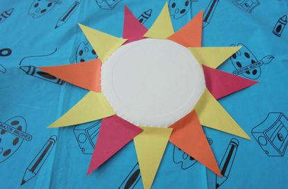 Paper plate crafts: how to make a sun | GoodtoKnow