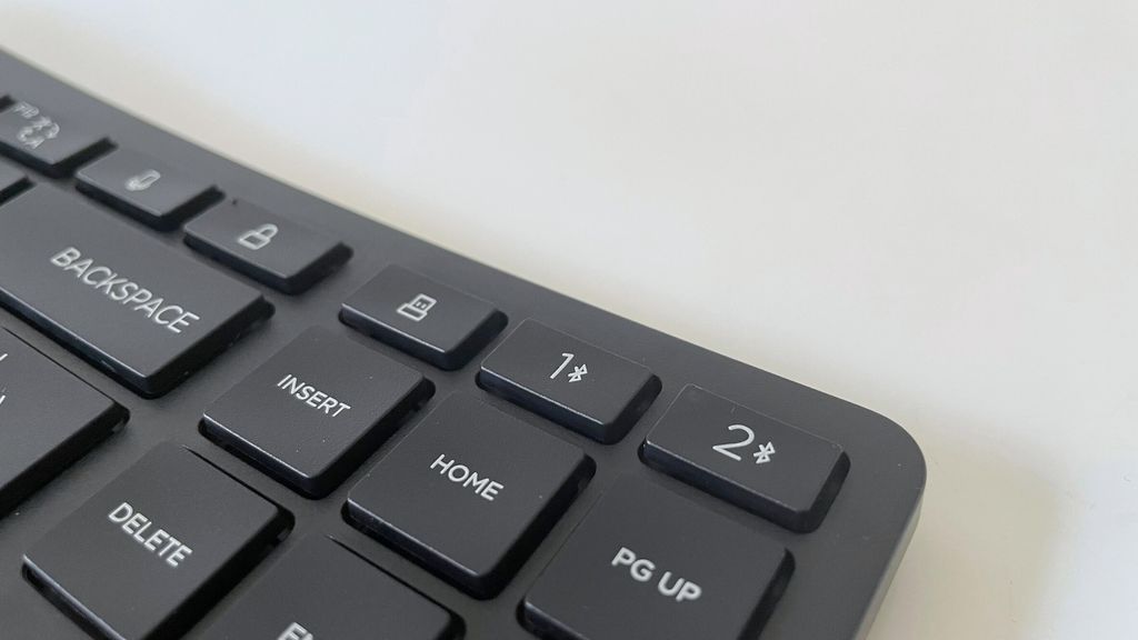 HP 960 Ergonomic Wireless Keyboard review: A curvy design with a ...