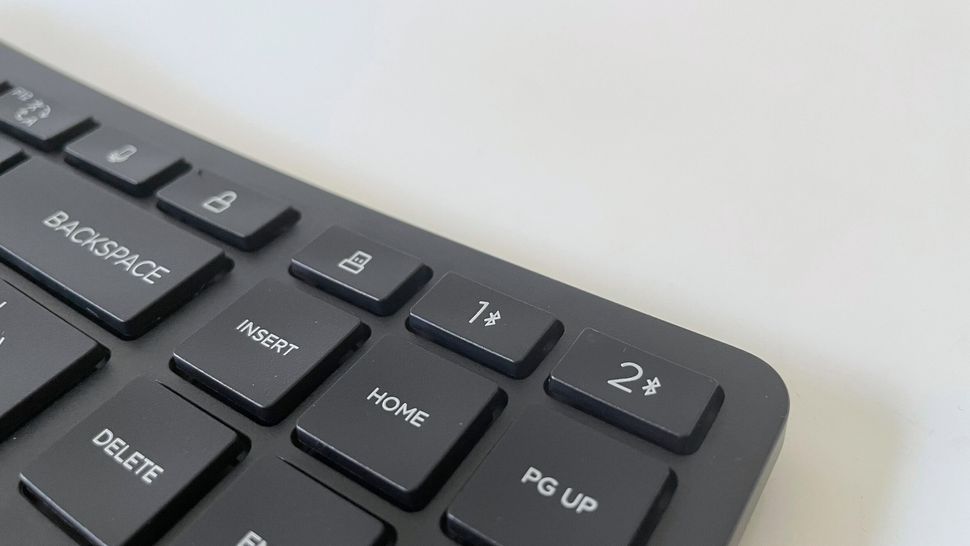 HP 960 Ergonomic Wireless Keyboard review: A curvy design with a ...
