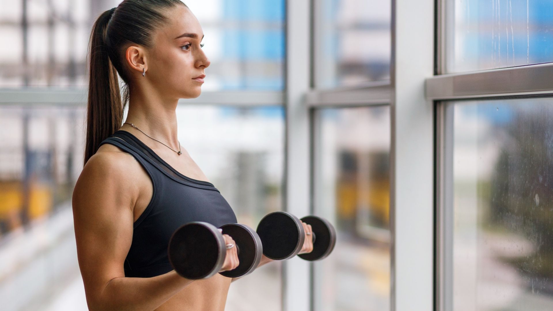 Forget the gym — this 4-move dumbbell routine strengthens your upper ...