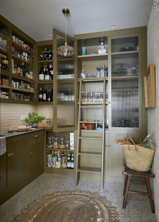 10 Ladder Kitchen Cabinet Ideas to Make More of High Storage | Livingetc