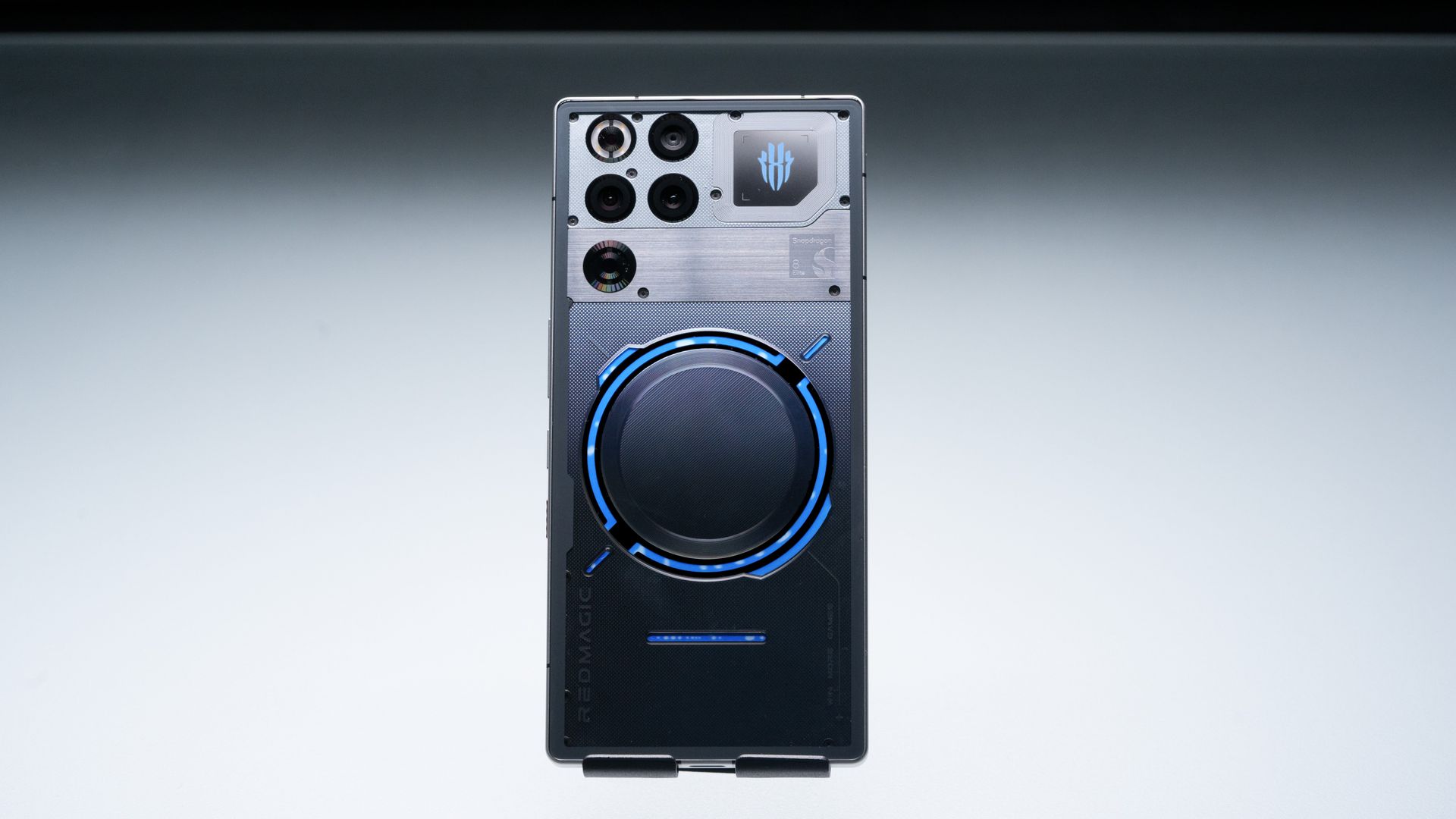 RedMagic just dropped a gaming phone with a literal water cooler inside ...
