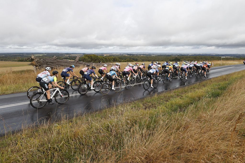Sophie Edwards sprints to victory at Warrnambool Women's Cycling ...
