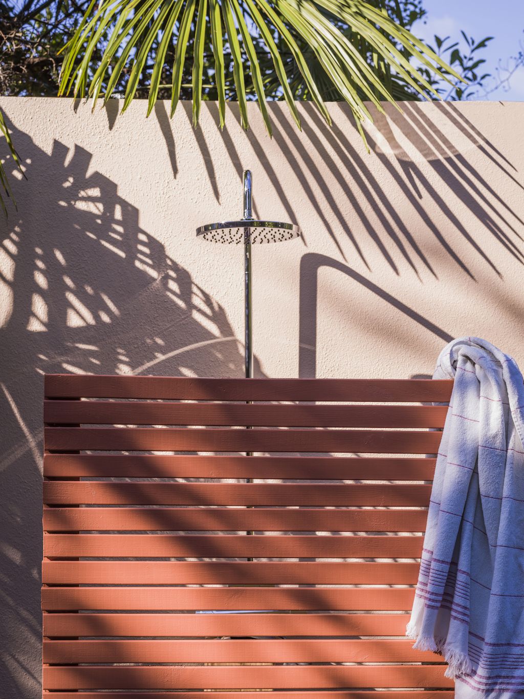 Wood Fence Color Ideas — 5 Gorgeous Tones | Livingetc