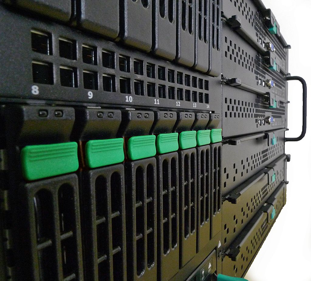 First Impressions - Intel’s 24-Core, 14-Drive Modular Server Reviewed ...