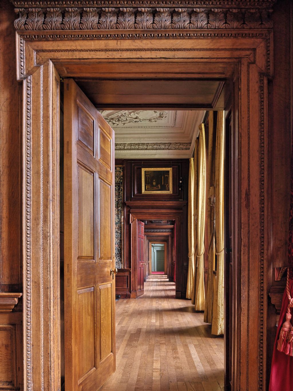 Holyrood: Inside The King's official residence in Scotland, from throne ...